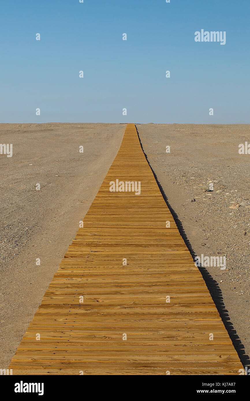 Grit pathway hi-res stock photography and images - Alamy
