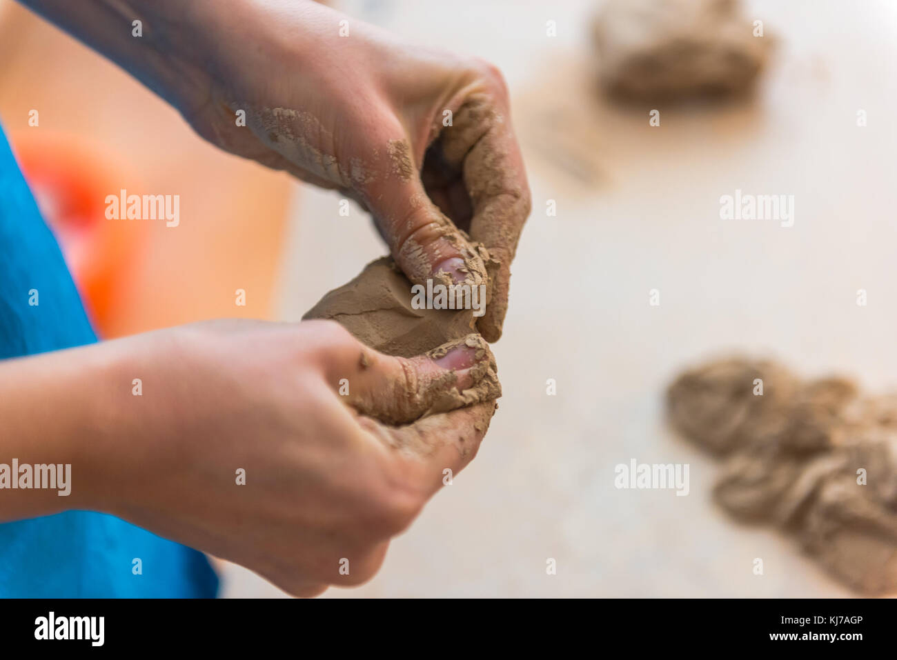 Hands creating form hi-res stock photography and images - Alamy