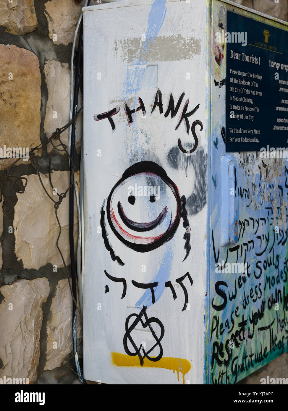 Smiley face graffiti on wall hi-res stock photography and images - Alamy