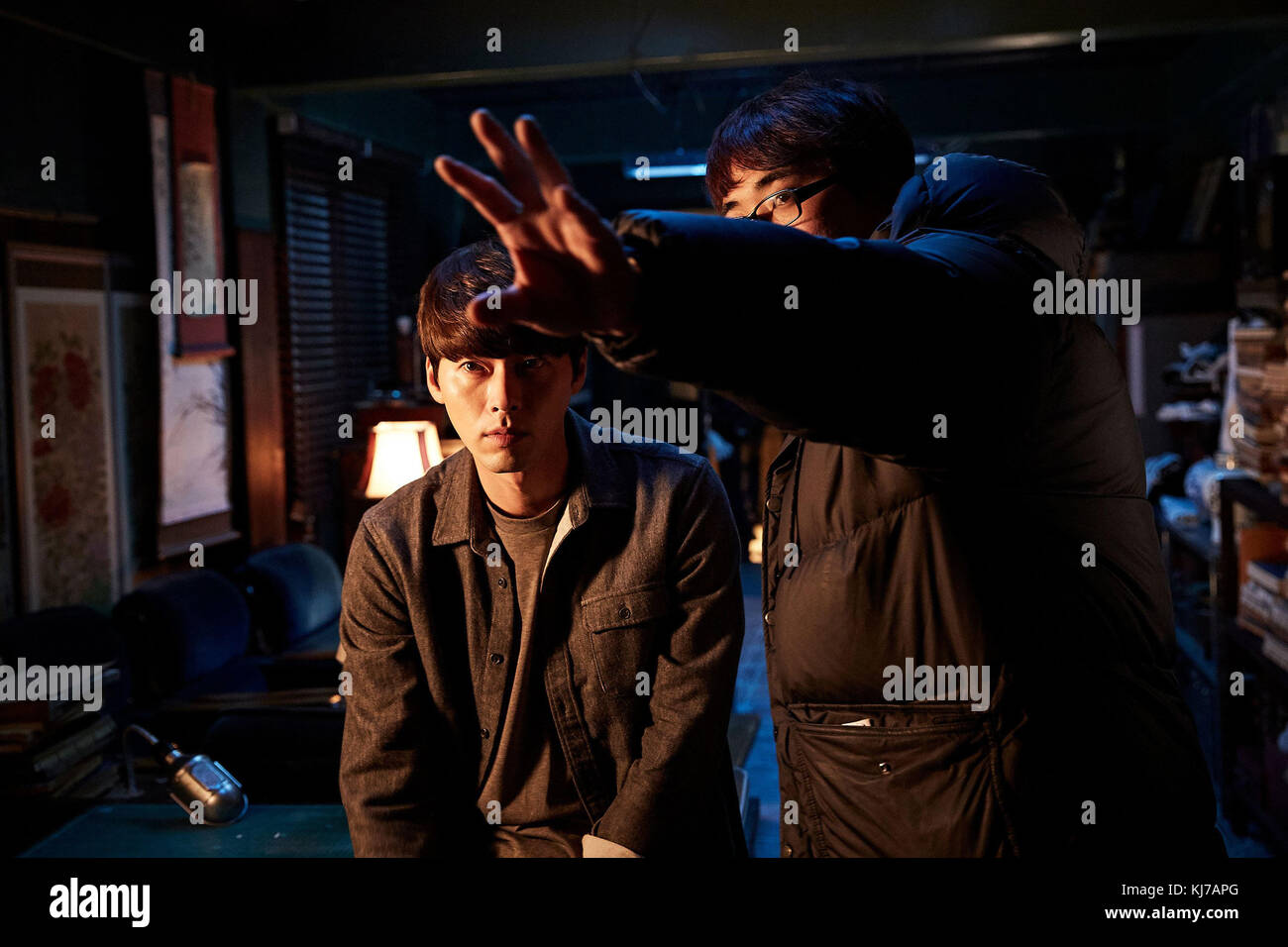 THE SWINDLERS, from left: HYUN Bin, director JANG Chang Won, on set ...