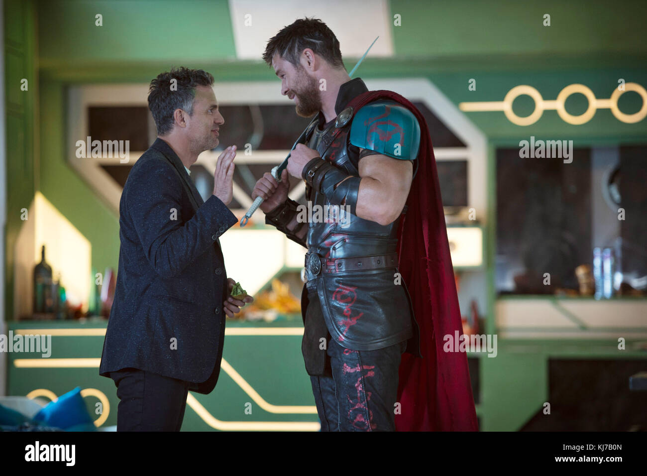 THOR: RAGNAROK, l-r: Mark Ruffalo as Bruce Banner, Chris Hemsworth, as ...