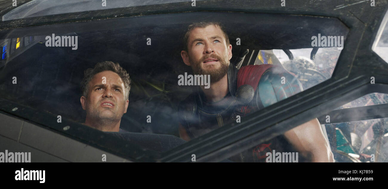 THOR: RAGNAROK, from left: Mark Ruffalo as Bruce Banner, Chris ...