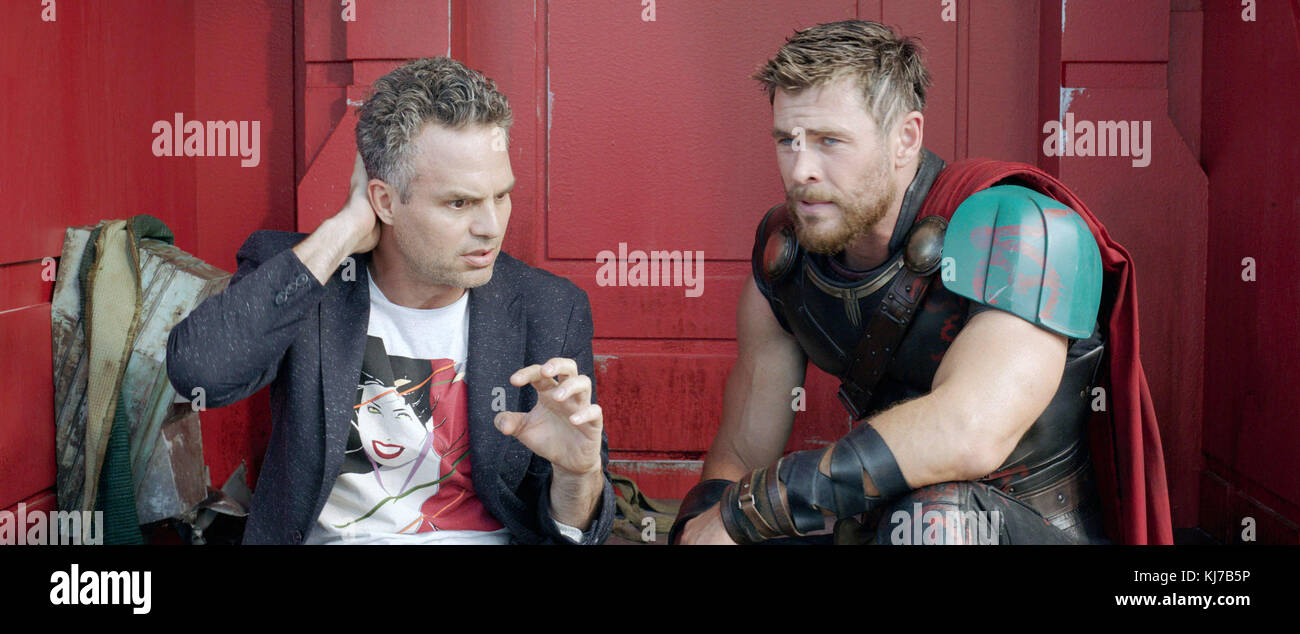 THOR: RAGNAROK, from left: Mark Ruffalo as Bruce Banner, Chris ...