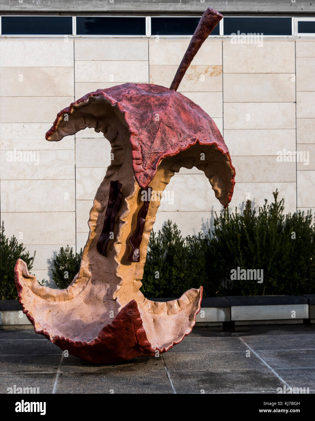 Apple Core sculpture by Claes Oldenburg and Coosje van Bruggen, Israel ...