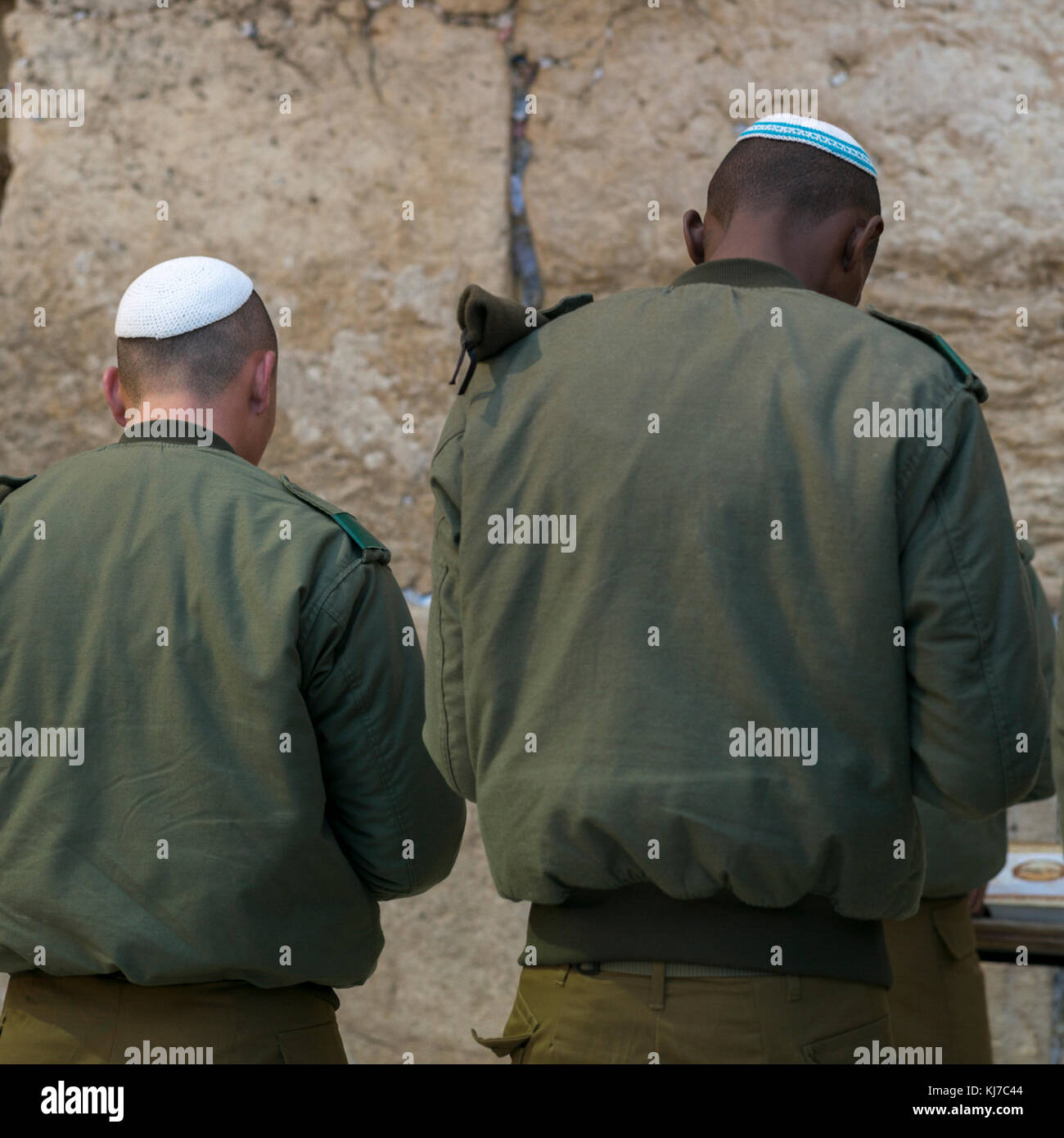 Army soldiers praying hi-res stock photography and images - Alamy