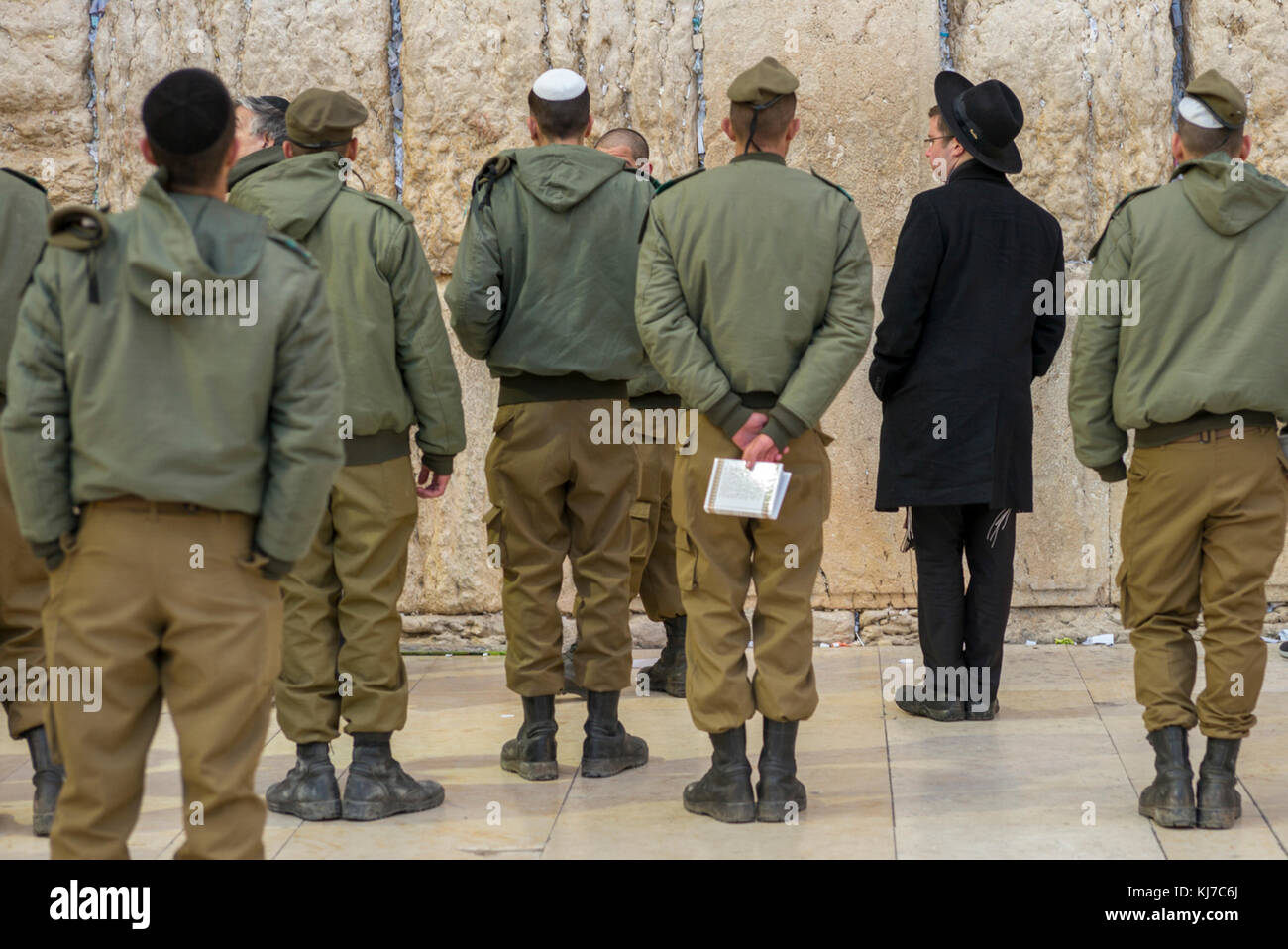Israeli Women Soldiers High Resolution Stock Photography and Images - Alamy