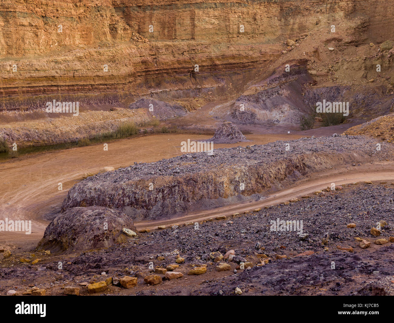 Rock formations in desert, Makhtesh Ramon, Negev Desert, Israel Stock ...