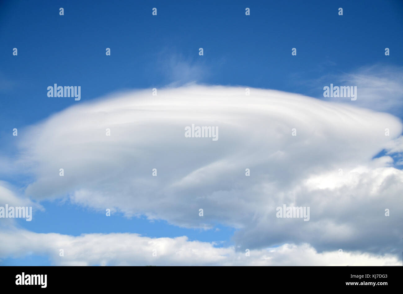 dramatic formation of lenticular cloud. Subtypes of altocumulus cloud ...