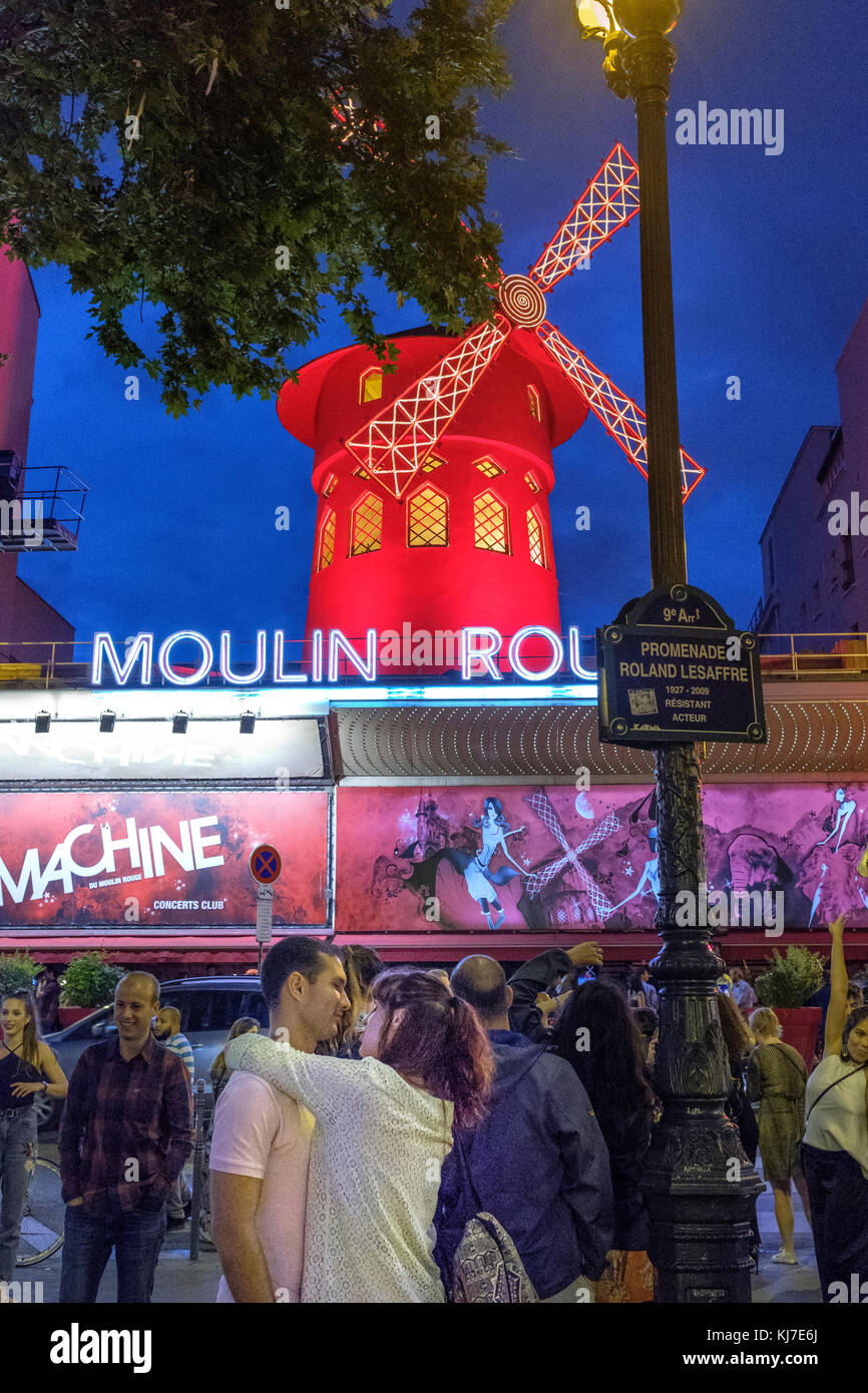 Moulin rouge hi-res stock photography and images - Alamy