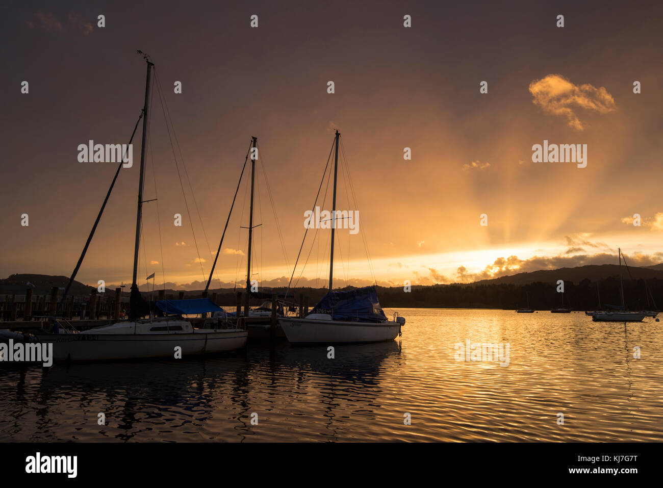 Sunset at Waterhead Pier on Lake Windermere near Ambleside, Cumbria ...