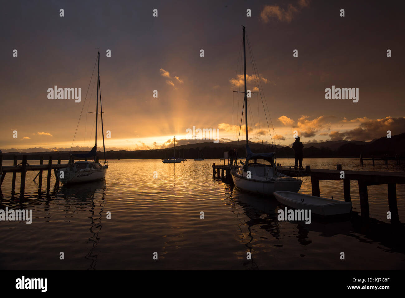 Sunset at Waterhead Pier on Lake Windermere near Ambleside, Cumbria ...