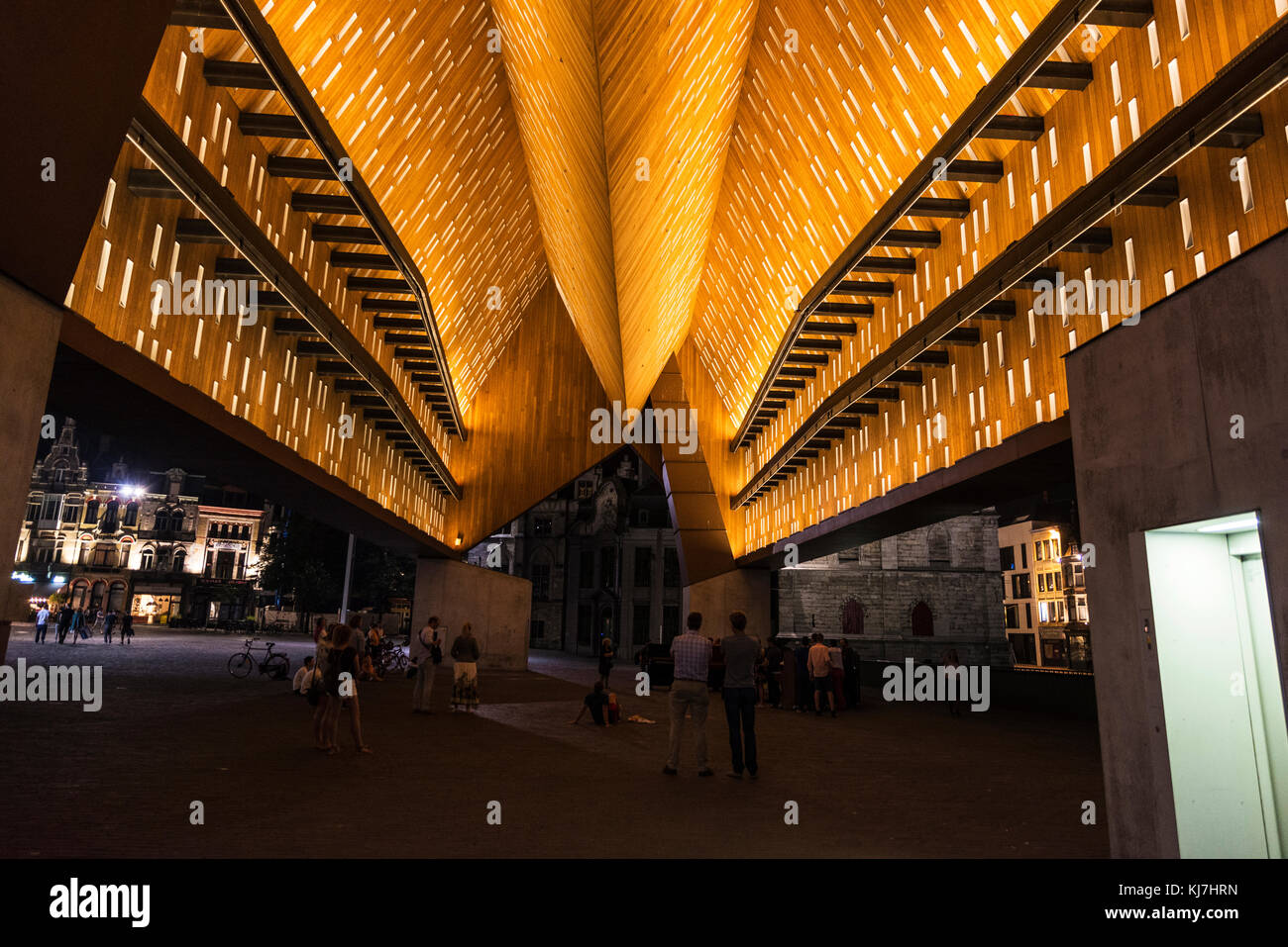 Ceiling building pavilion hi-res stock photography and images - Alamy
