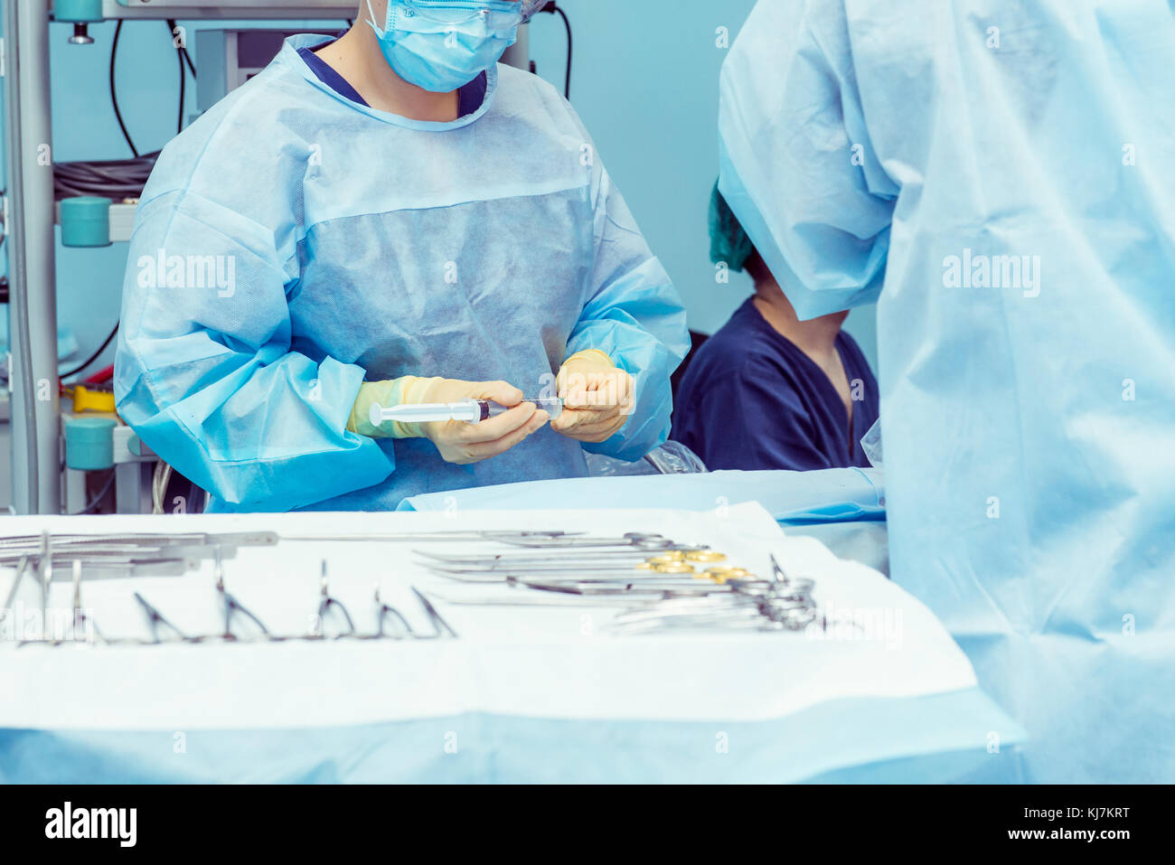 Close up hands of surgery assistant prepearing steralized surgical ...