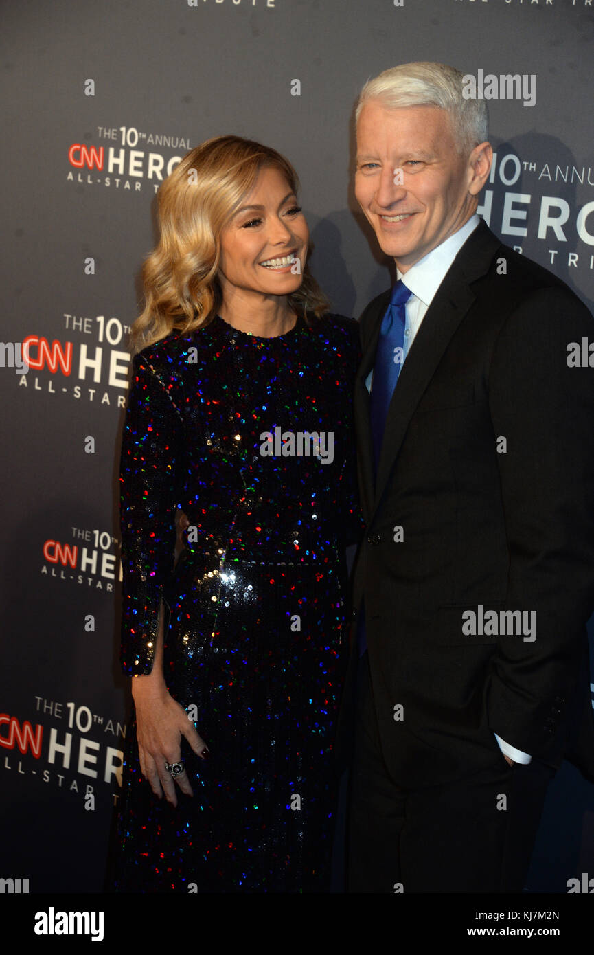 NEW YORK, NY - DECEMBER 11: Kelly Ripa, Anderson Cooper attends the ...