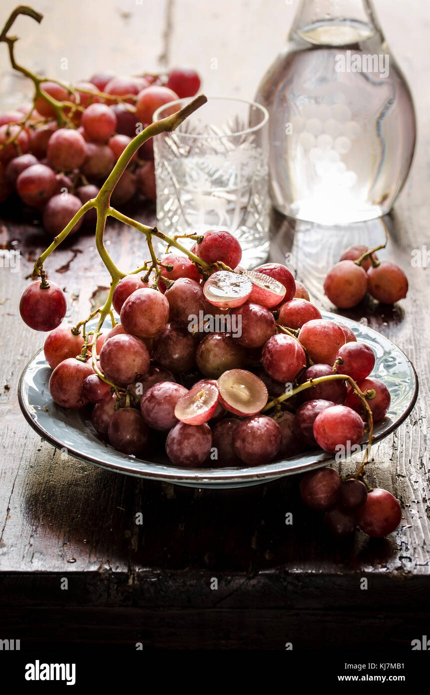 Red Globe Grapes Stock Photo - Alamy