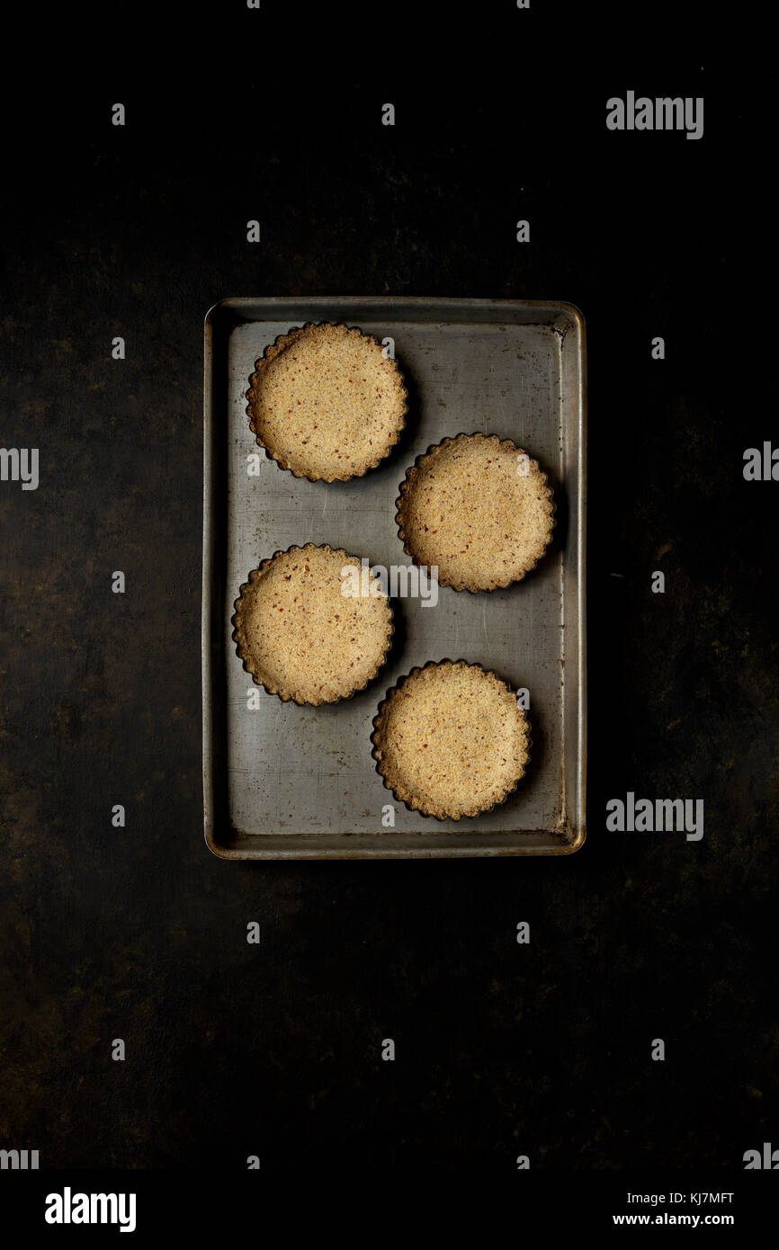 Empty cake tin hi-res stock photography and images - Alamy