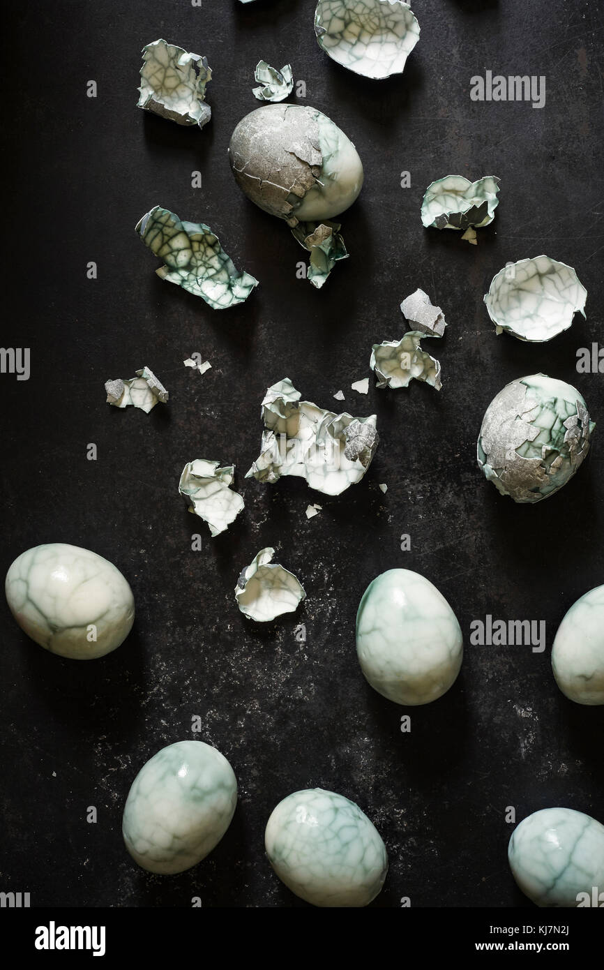 Blue egg shells hi-res stock photography and images - Alamy