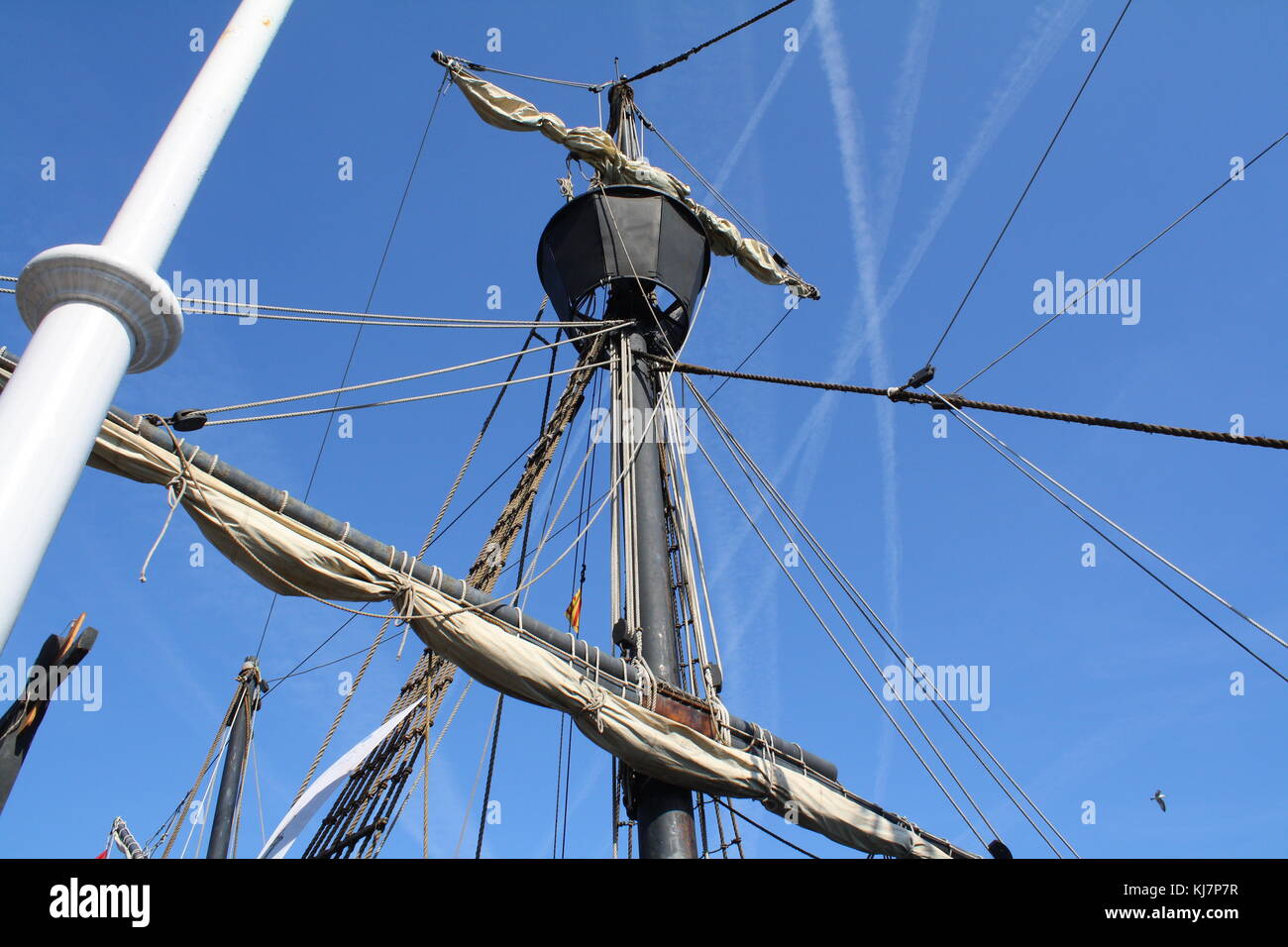 Details of an old classic spanish discovery sailing ship Stock Photo ...