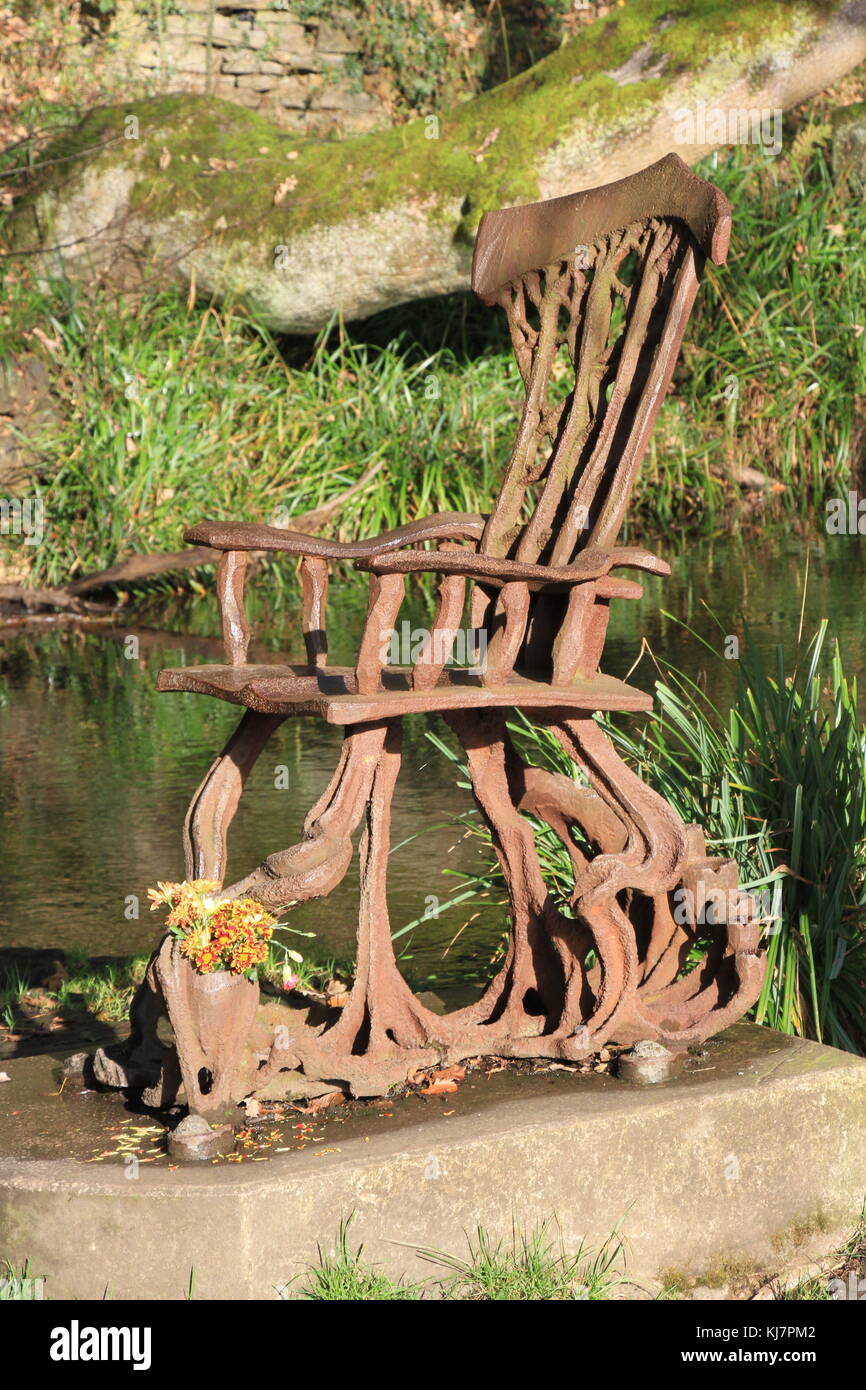 Rivelin river chair sculpture hi-res stock photography and images - Alamy