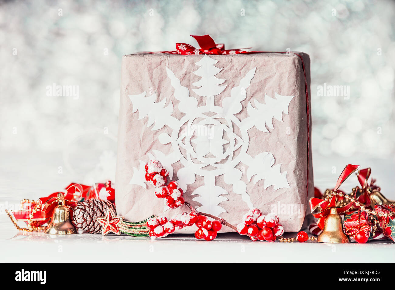 Handmade christmas gift box hi-res stock photography and images - Alamy