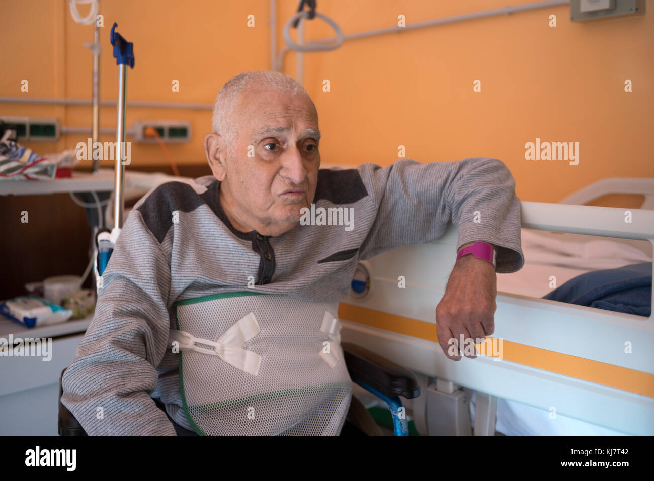 Elderly patient operation hospital hi-res stock photography and images ...