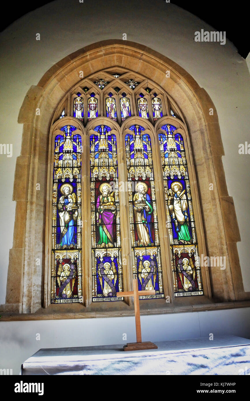 Altar colourful stained glass hi-res stock photography and images - Alamy
