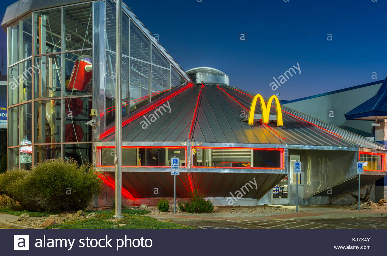 Mcdonald's Restaurant Exterior Stock Photos & Mcdonald's Restaurant ...
