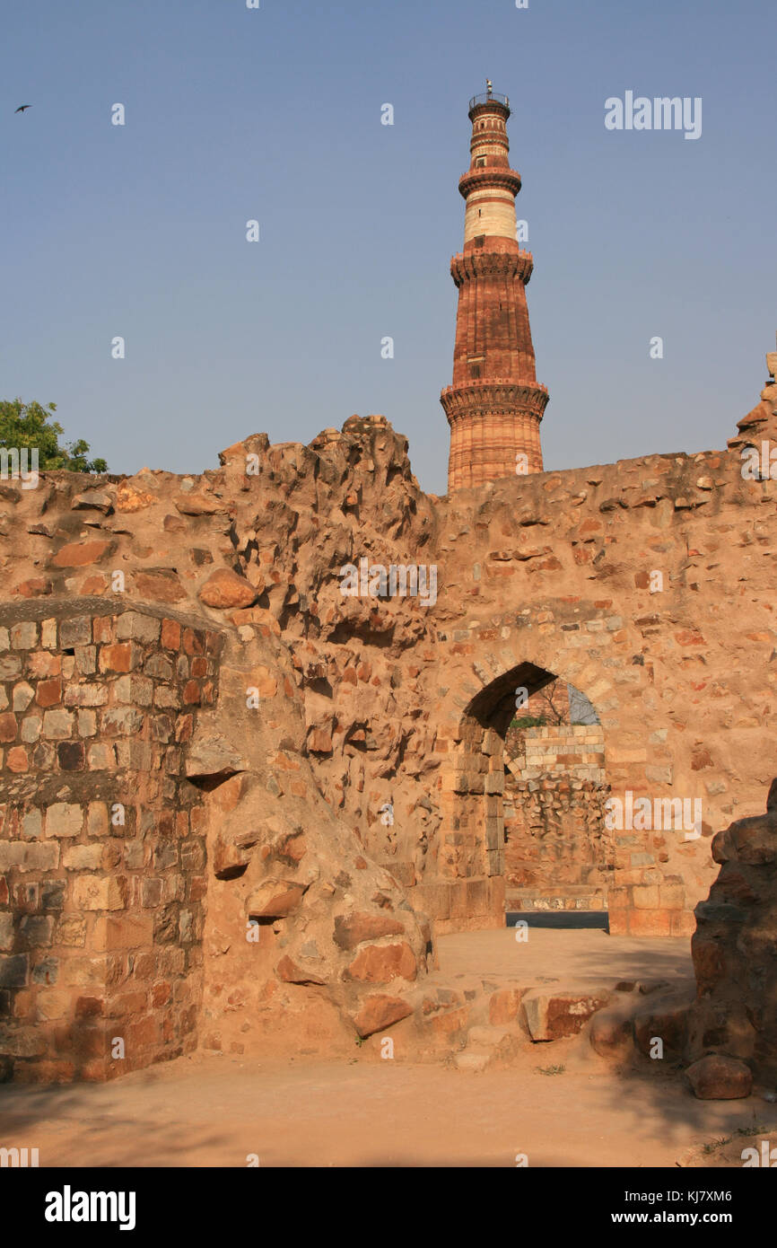 Muslim monument (Qutb minar) in New Delhi (India Stock Photo - Alamy