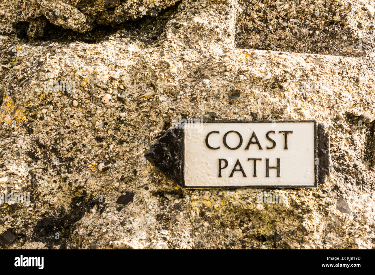 Coastal Path sign - Mullion Cove, Cornwall, UK Stock Photo - Alamy