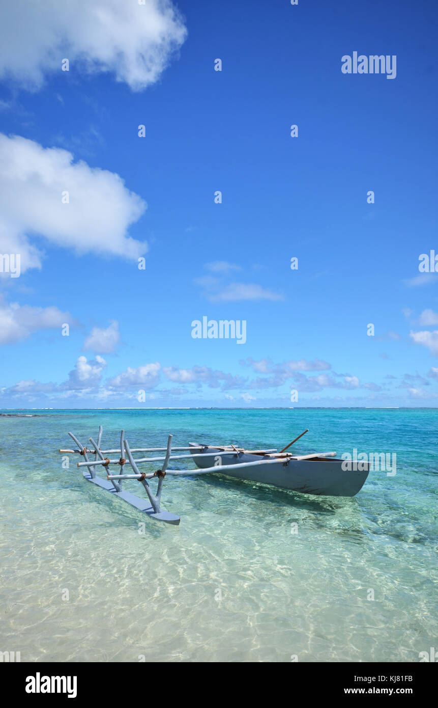 Floating boat clear water hi-res stock photography and images - Alamy