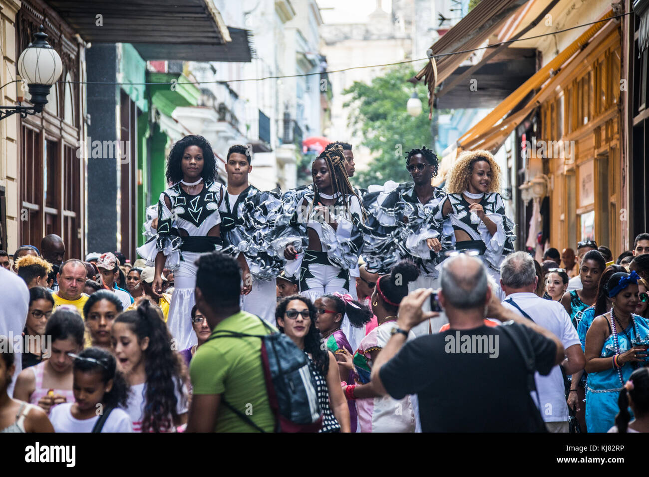 Street dancing caribbean hi-res stock photography and images - Alamy