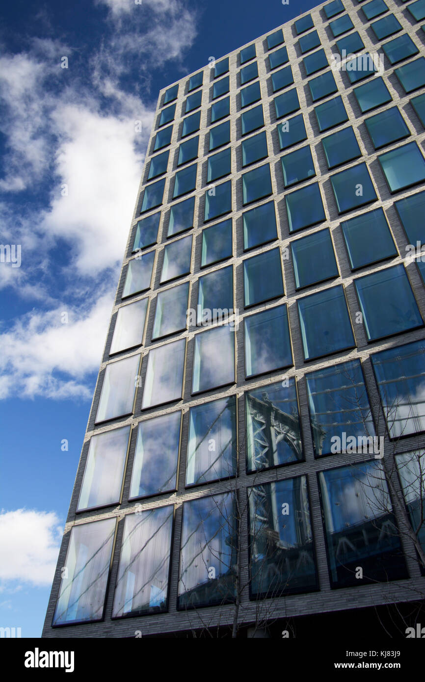 Reflection of Manhattan Bridge in windows Stock Photo - Alamy