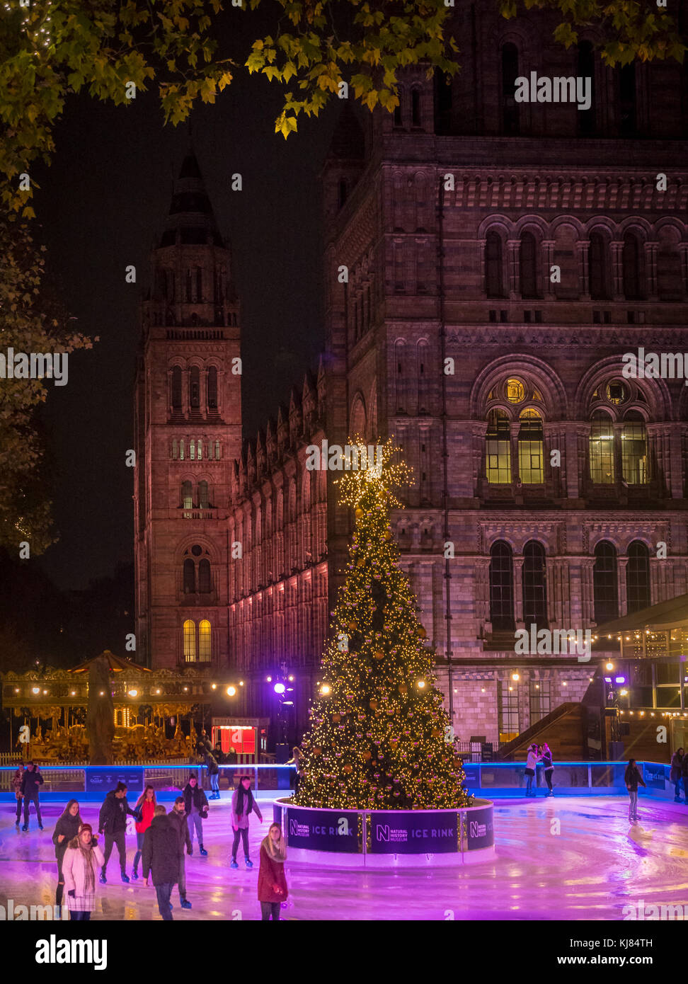 Ice skating christmas uk hi-res stock photography and images - Alamy
