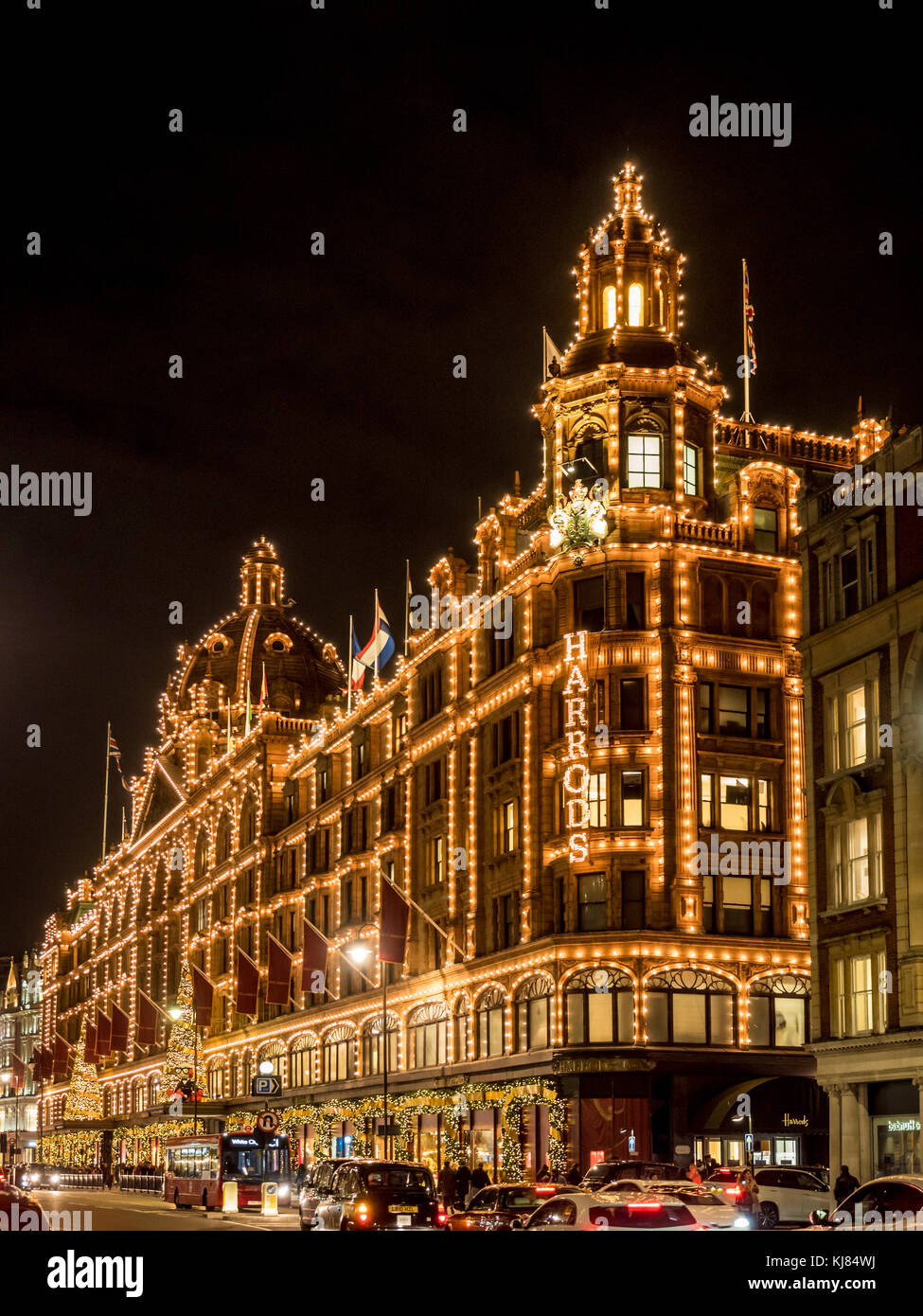 Harrods at night hi-res stock photography and images - Alamy