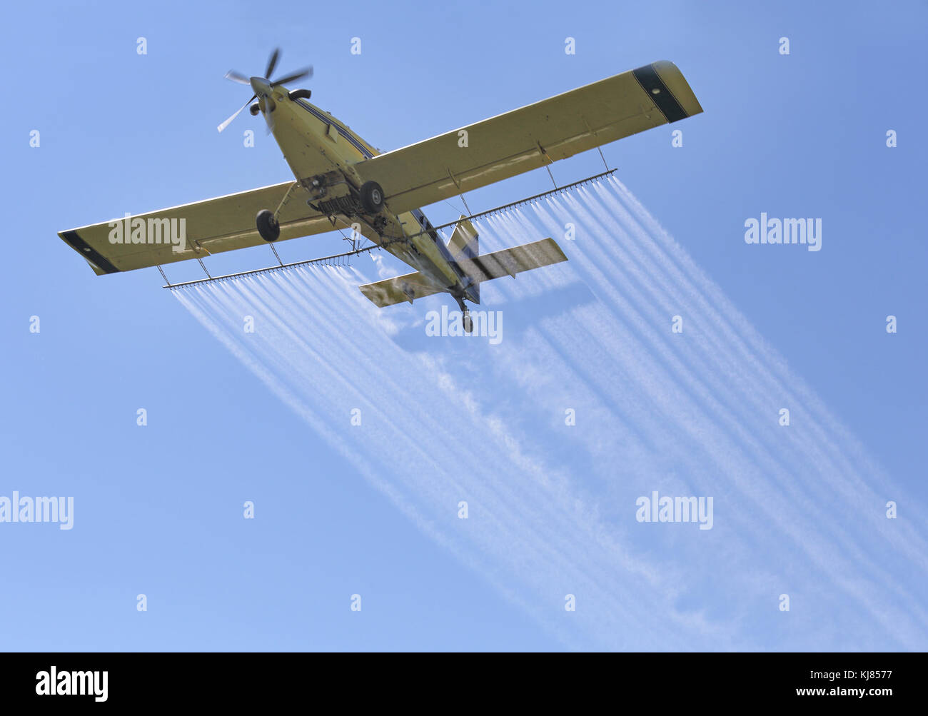 Crop spray airplane aircraft plane hi-res stock photography and images ...