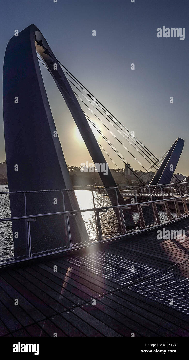 Elizabeth quay pedestrian bridge hi-res stock photography and images ...