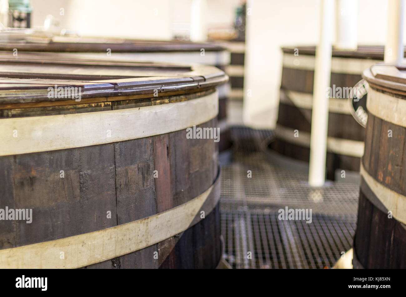 Wash baack tank hi-res stock photography and images - Alamy