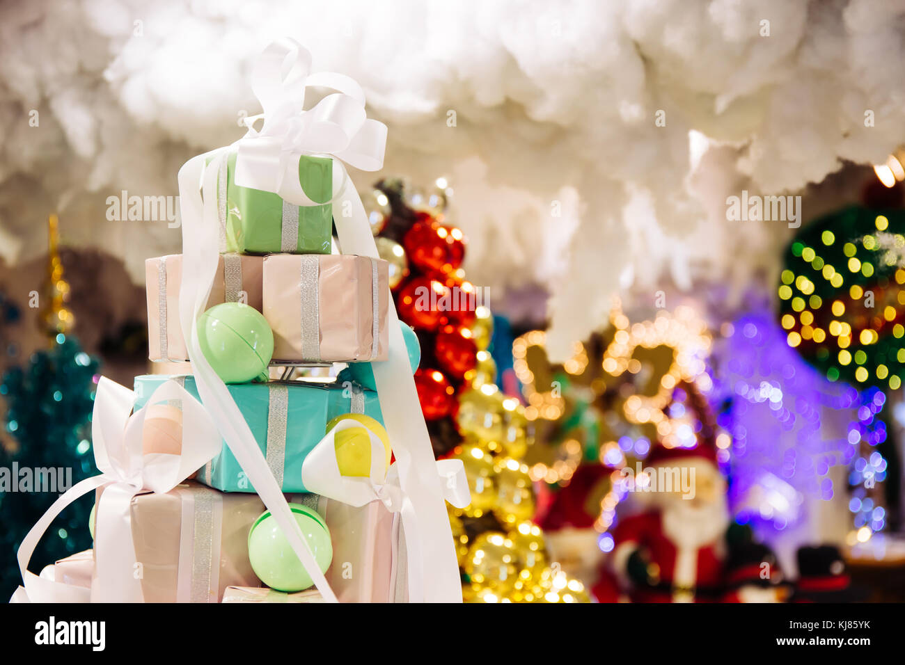 Pile of christmas presents stacked in snow hi-res stock photography and ...