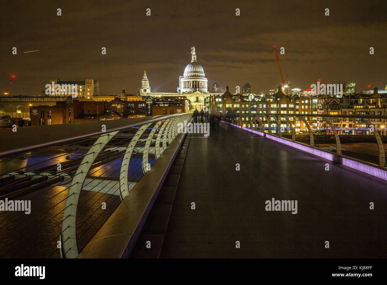 Sir Norman Foster's Wobbly Millennium Pedestrian Bridge from Southbank ...
