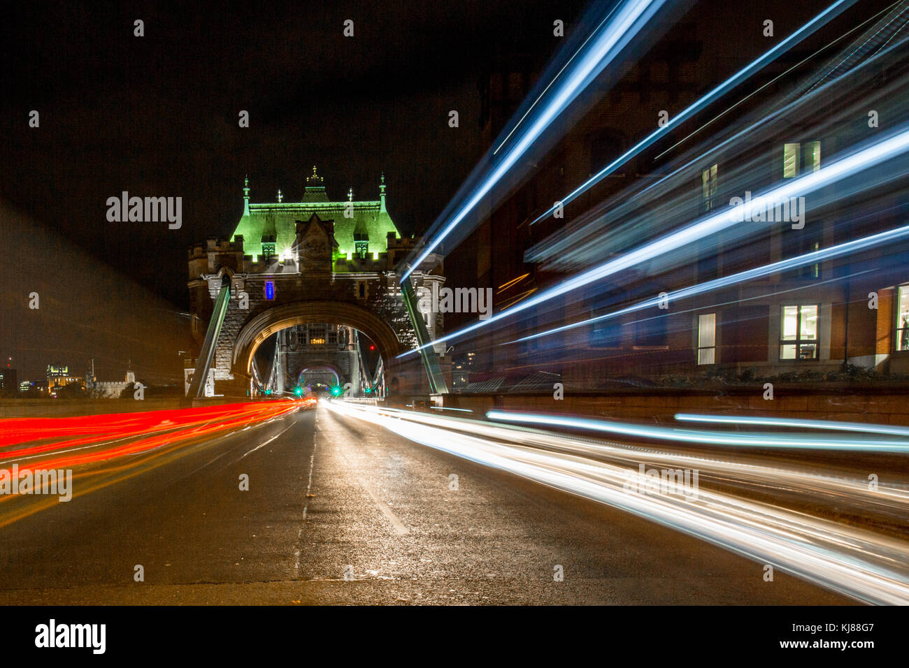 The famous iconic landmark touristTower Bridge crossing the river ...