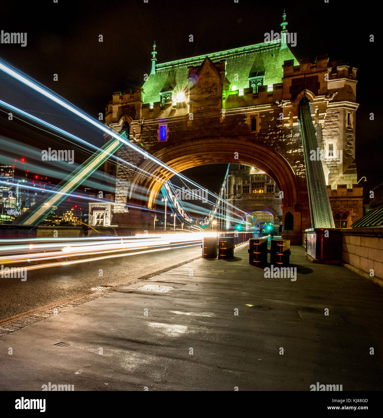 The famous iconic landmark touristTower Bridge crossing the river ...
