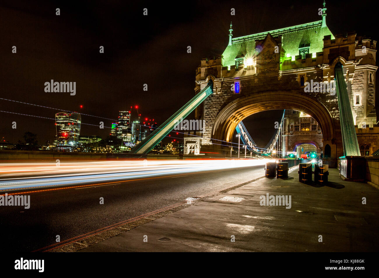 The famous iconic landmark touristTower Bridge crossing the river ...