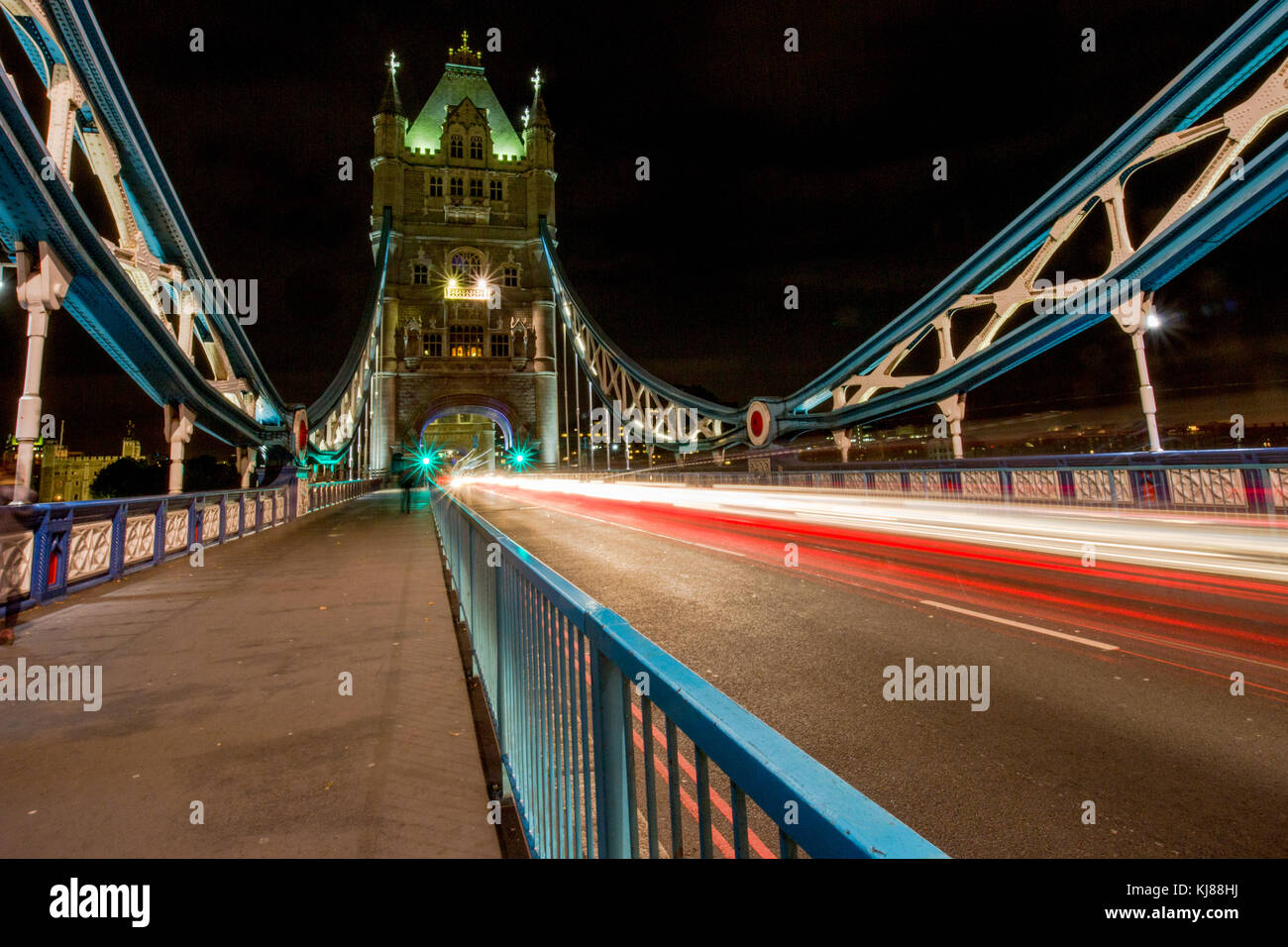 The famous iconic landmark touristTower Bridge crossing the river ...