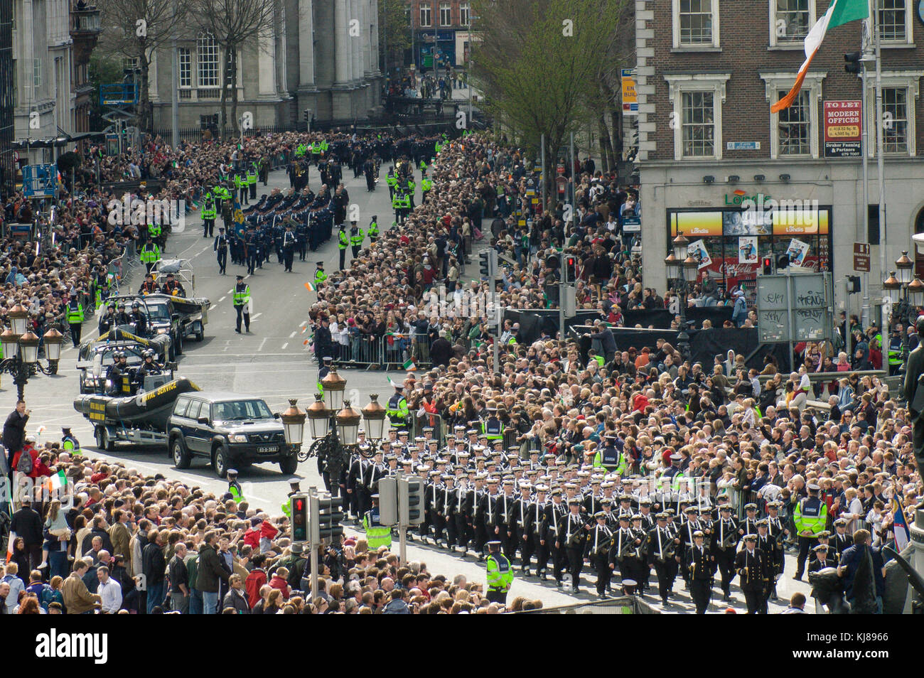 Crowds watching Irish Military Forces parade at the 1916 Easter Rising ...