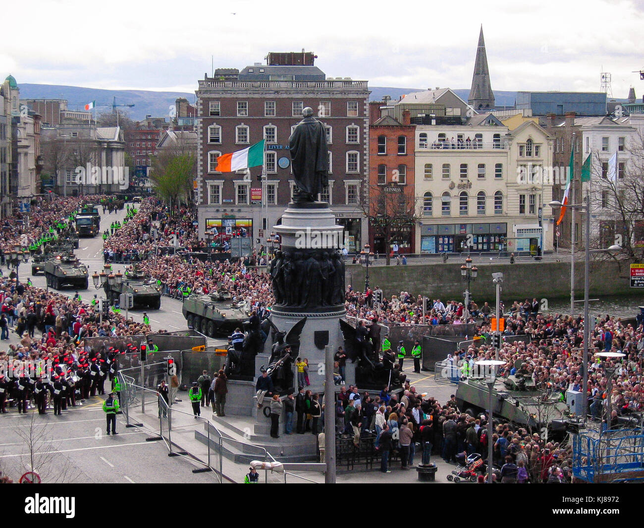 Crowds watching Irish Military Forces parade at the 1916 Easter Rising ...