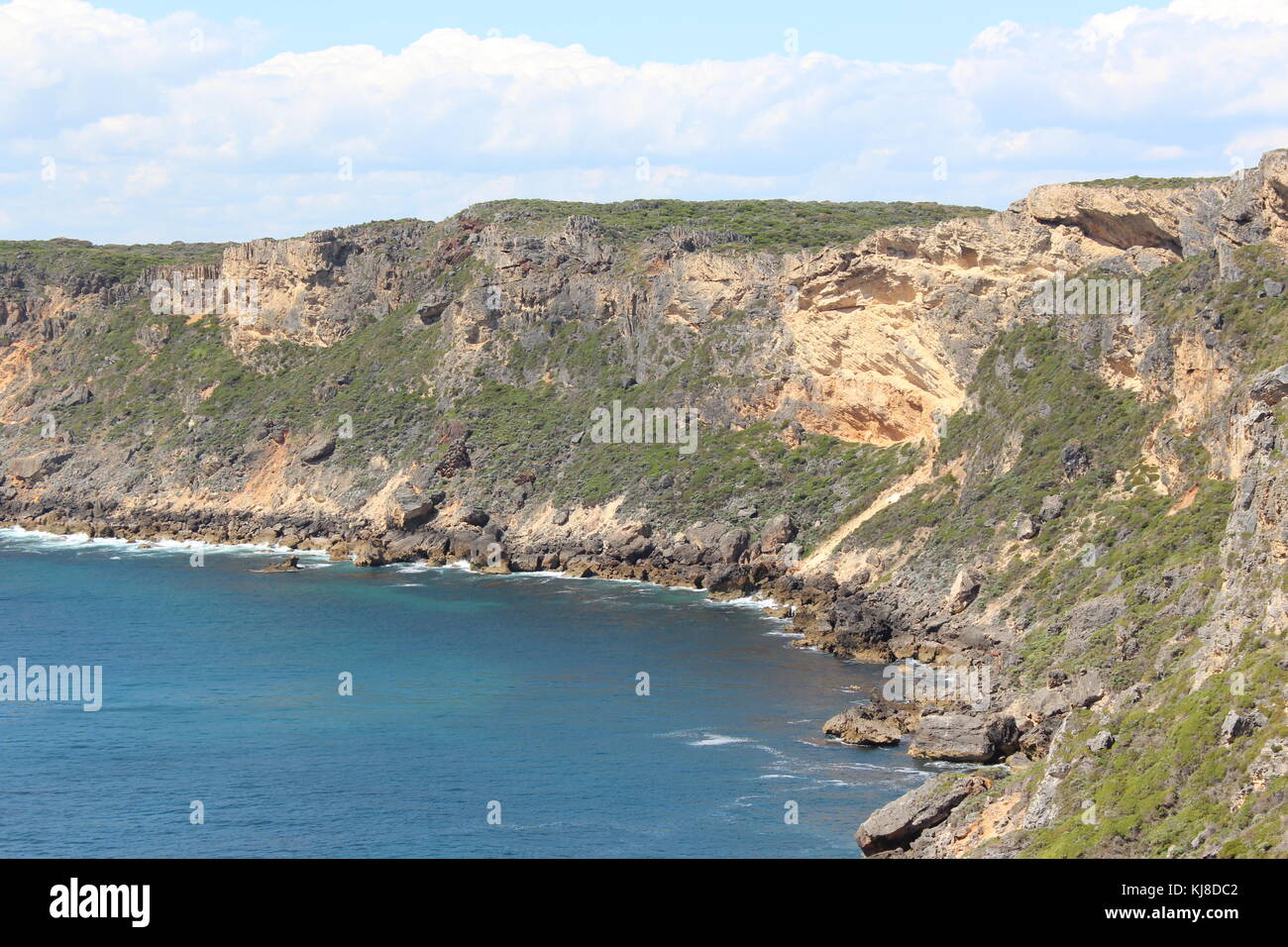 Limestone cliffs with views of the Southern Ocean at Windy Harbour ...