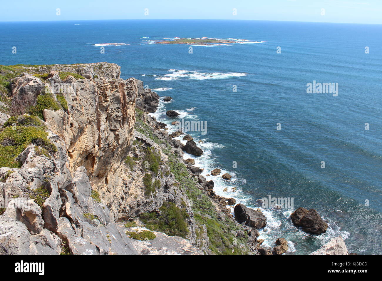 Limestone cliffs with views of the Southern Ocean at Windy Harbour ...