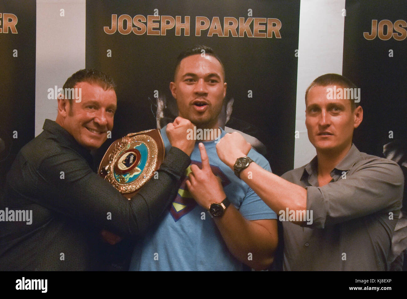 Auckland, New Zealand. 22nd Nov, 2017. New Zealand heavyweight boxer ...