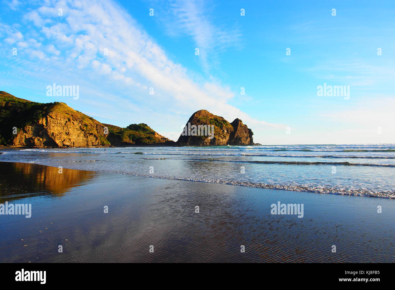 view of Piha beach, New Zealand north island Stock Photo - Alamy