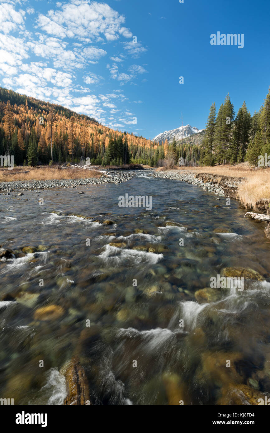 Imnaha River in autumn, Wallowa Mountains, Oregon Stock Photo - Alamy